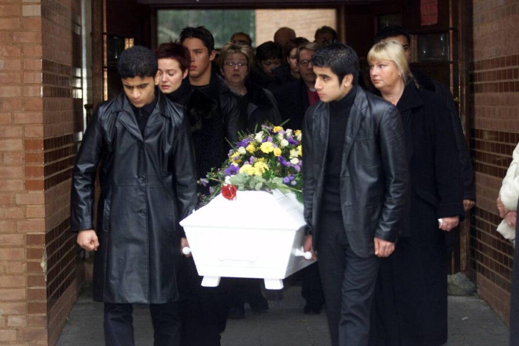 Aujourd'hui, la Norvège célèbre 20 ans depuis que les néo-nazis ont tué ...