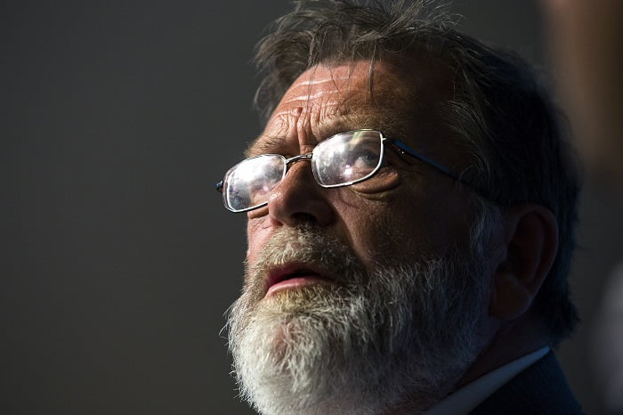 Le Premier ministre, Erna Solberg, remercie Frank Aarebrot pour le ...