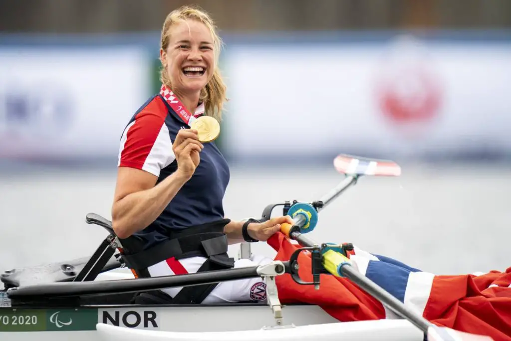Birgit Skarstein remporte la première médaille d'or paralympique de la ...